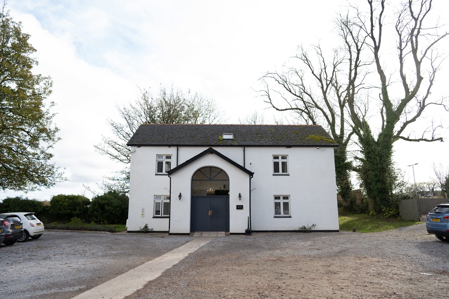 A RELAXED WINTER WEDDING WEDDING IN LLECHWEN HALL, SOUTH WALES – JODIE ...