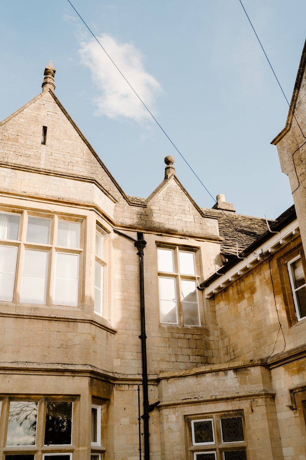 FUN COTSWOLDS WEDDING AT OLD GORE YARD SPACE IN CIRENCESTER – LIZZIE ...